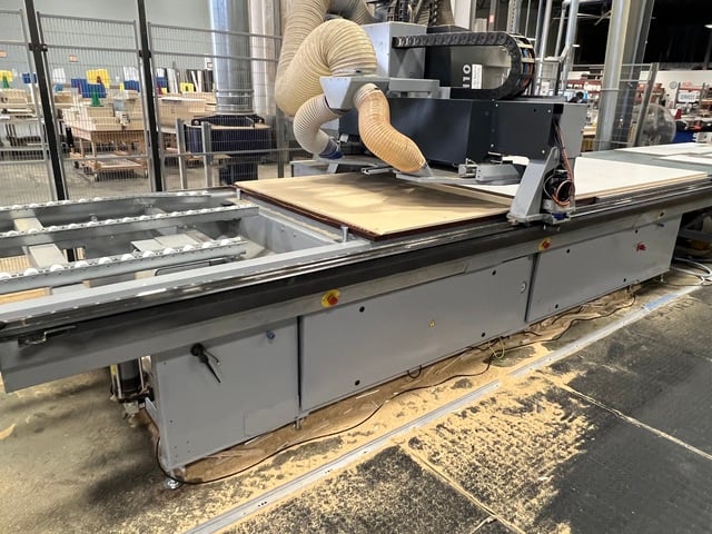 Felder Profit H10 CNC Router 2 Vacuum Pumps Tool Changer Outfeed Conveyor 2017 for Sale Surplus Record