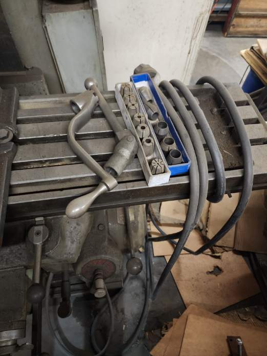 Tree #2UVR, Vertical Milling Machine, Incudes Elephant Vise, Good ...