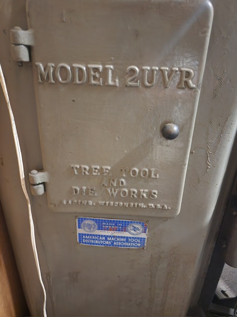 Tree #2UVR, Vertical Milling Machine, Incudes Elephant Vise, Good ...