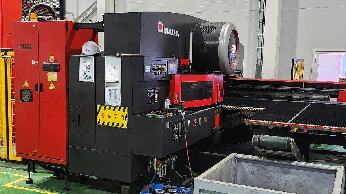 22 Ton, Amada #EM-2510NT, CNC turret punch, 50" x 196" sheet, 45 ...