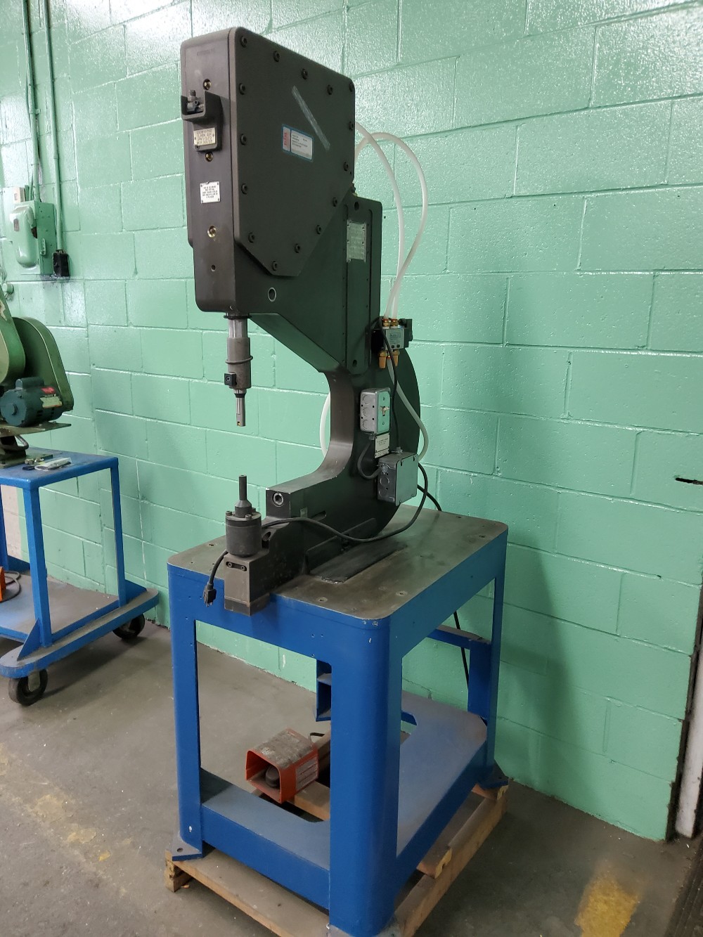 BTM Tog-L-LOC Clinching Machine 47559 For Sale | Surplus Record