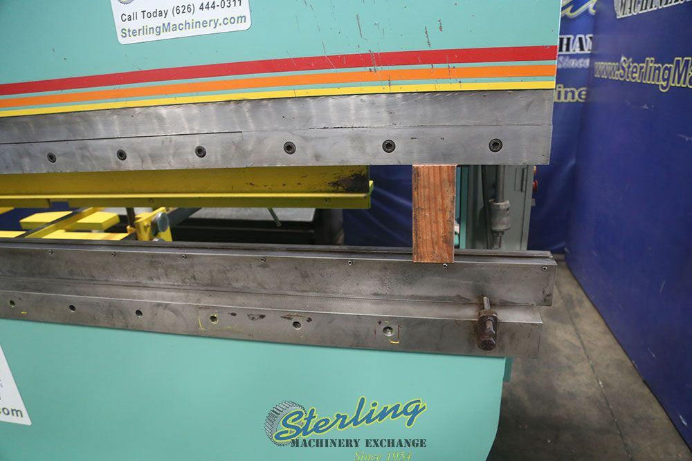 175 Ton, Accurpress #717512, hydraulic press brake, 12' overall, 124 ...