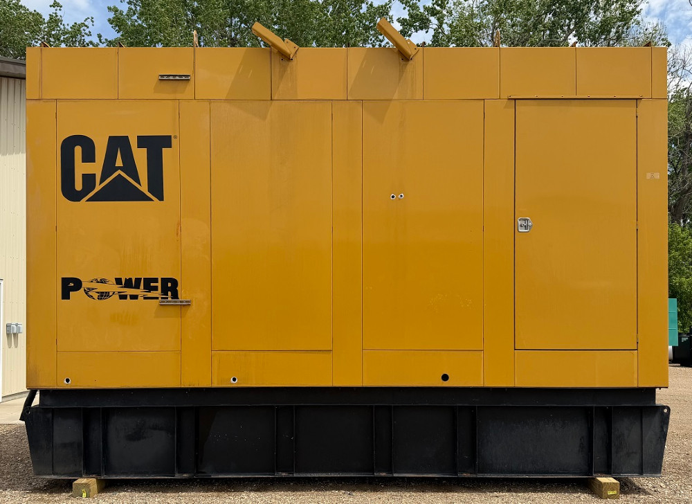 750 KW Caterpillar, diesel generator set, 120/208 Volts, 3-phase, 1800 ...