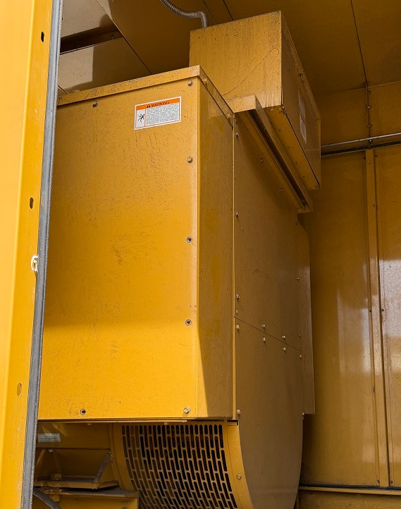 750 KW Caterpillar, diesel generator set, 120/208 Volts, 3-phase, 1800 ...
