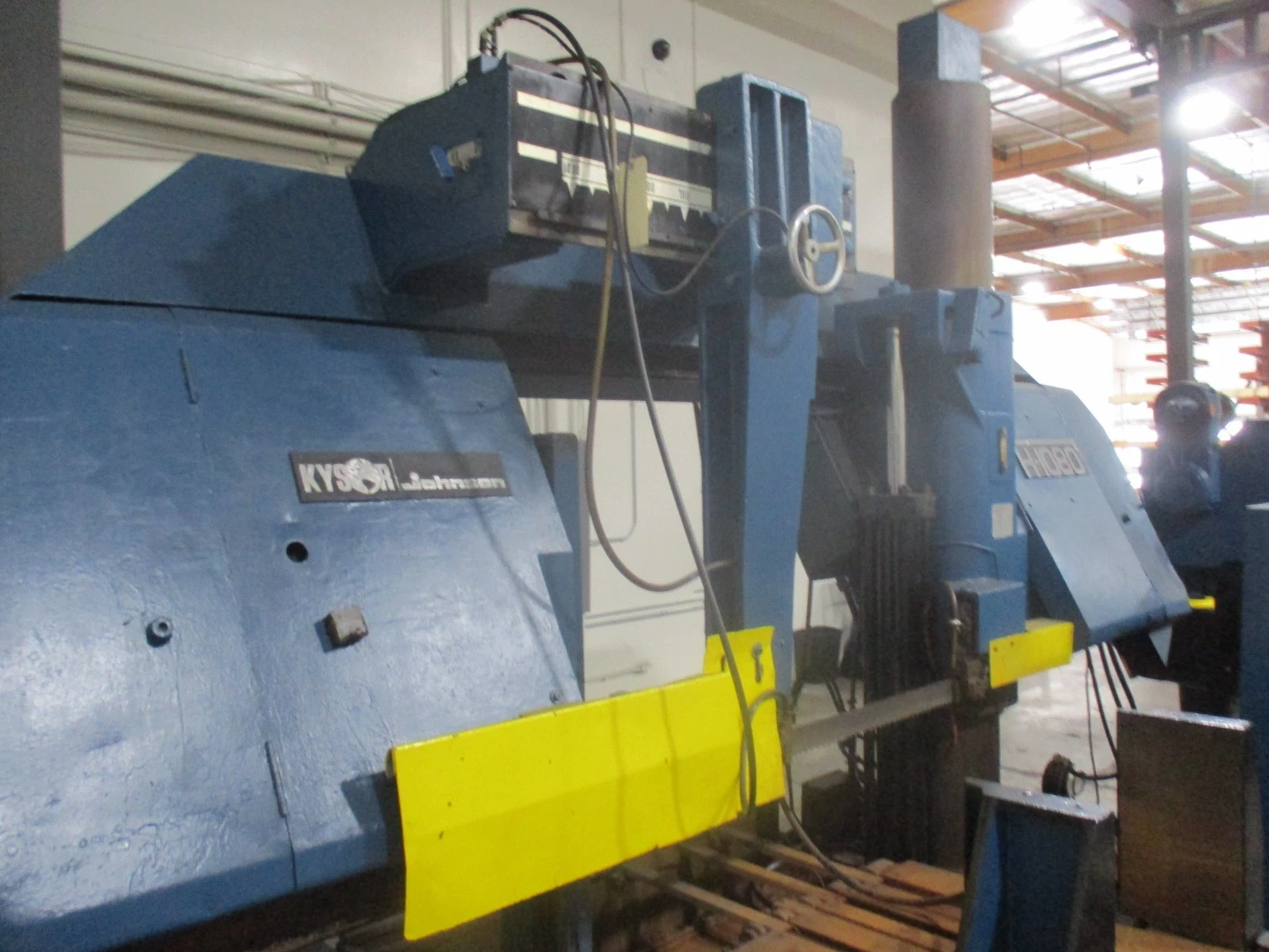 30" x 40" Kysor / Johnson / Amada #H1080, horizontal band saw, 15 HP ...