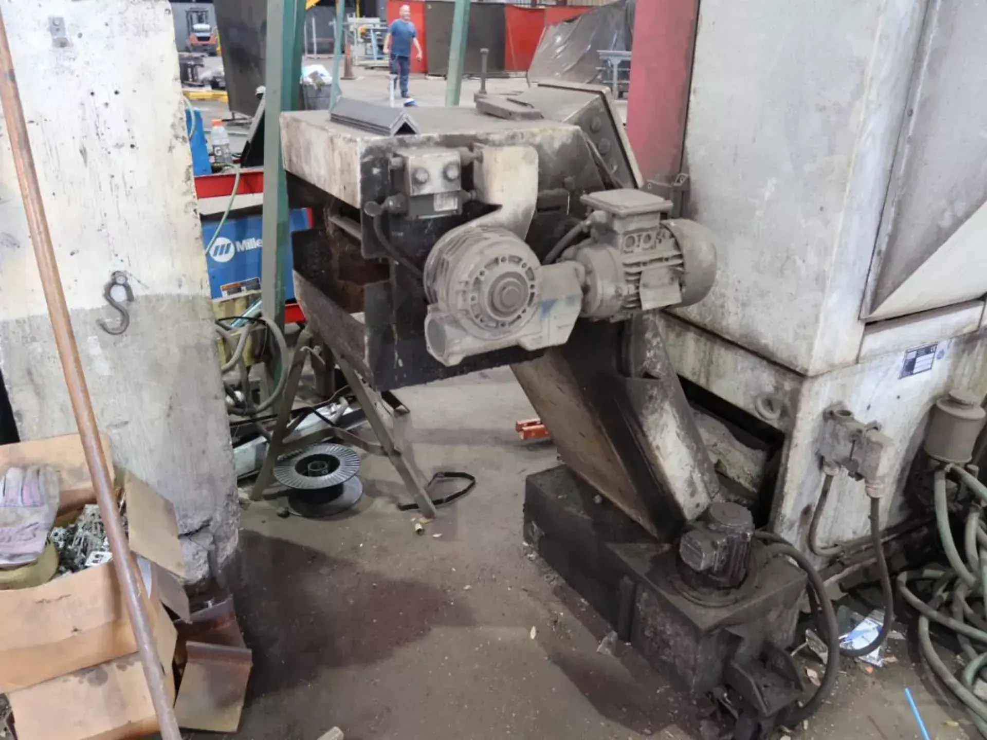 20" x 20" Behringer #HBE511A Dynamic, automatic horizontal band saw ...